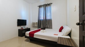 Quarto luxo | Escrivaninha, roupa de cama