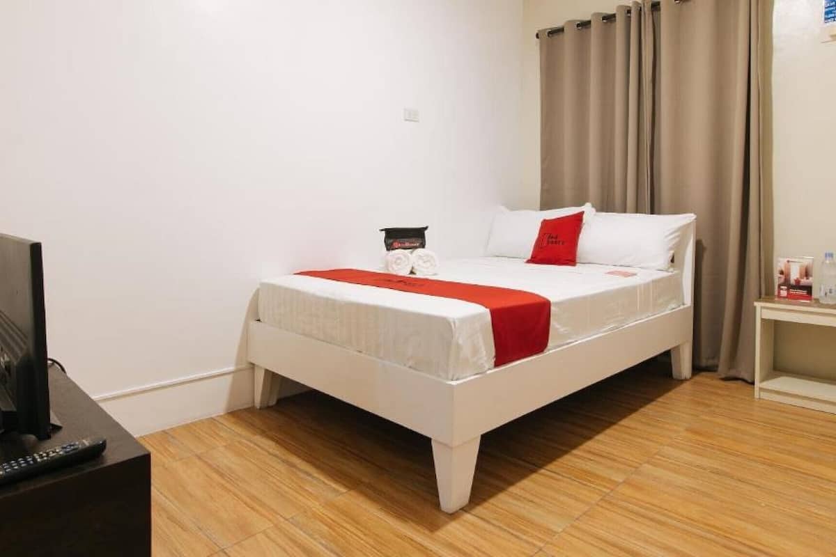 Secretária, roupa de cama fornecida
