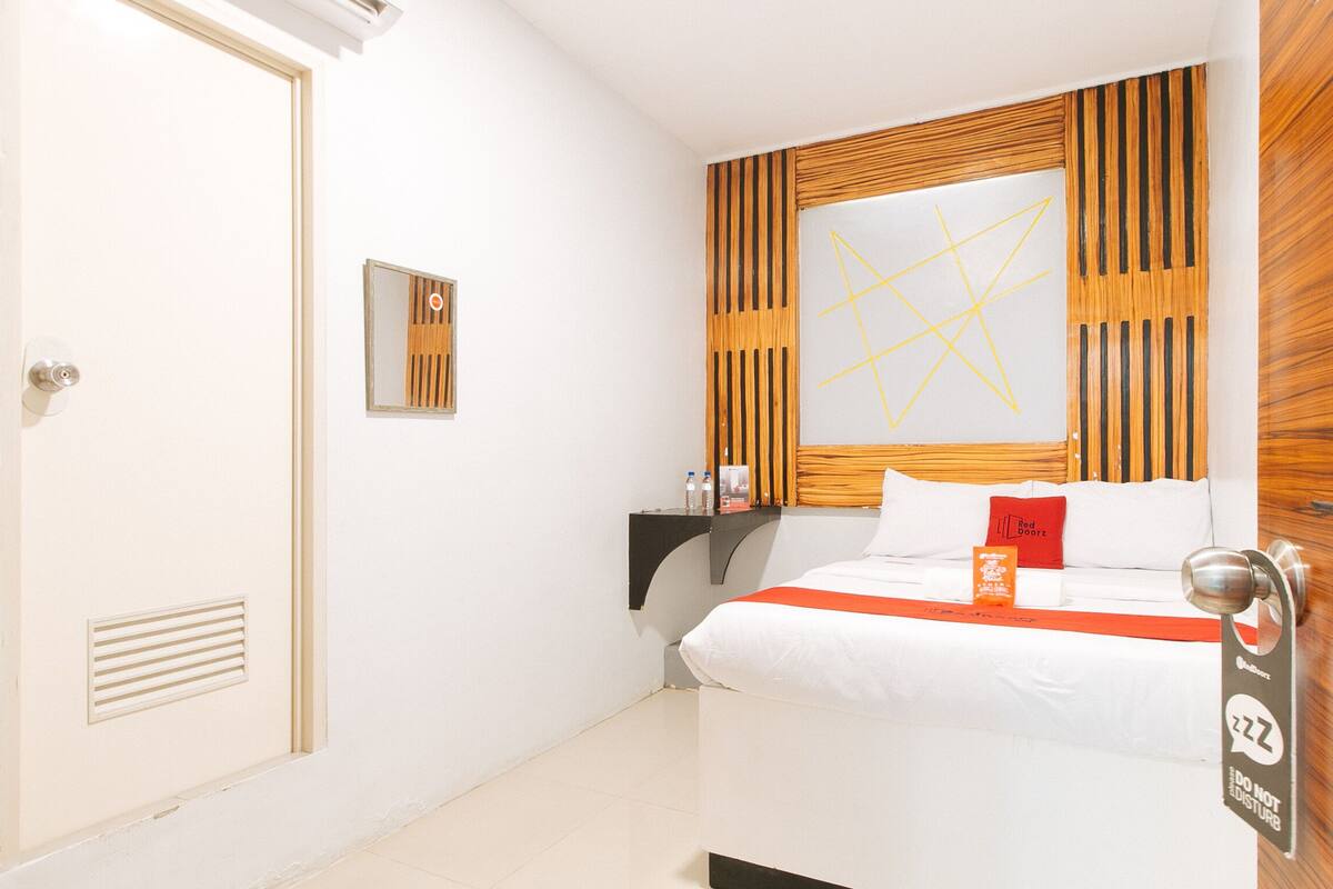 Secretária, Wi-fi grátis, roupa de cama fornecida 