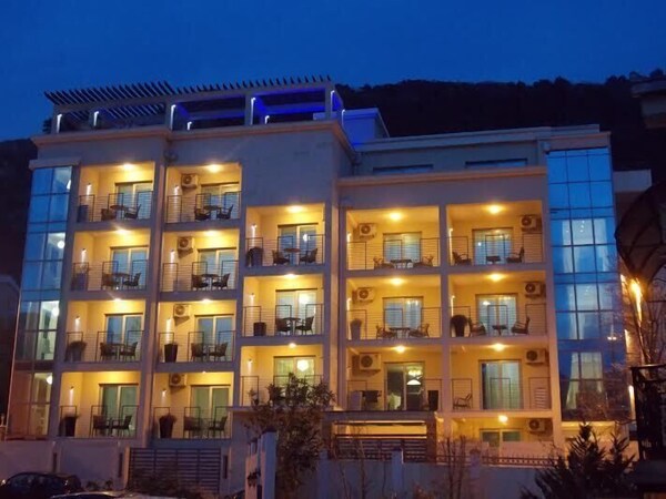 Apartments And Rooms Grand Palazzo - Budva