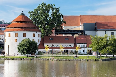 Suite Panorâmica, 2 quartos, vista para o rio | Roupa de alta qualidade, com mobília individualizada, secretária . Fani&Rozi B&B