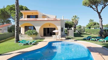 Vila | Piscina | Piscina interna, piscina externa