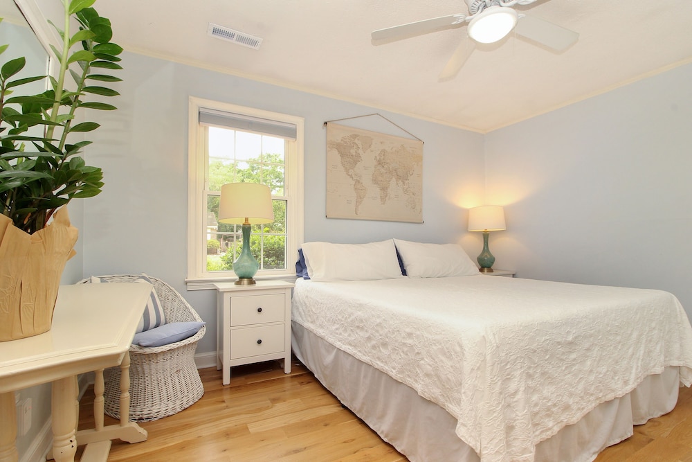 Cozy Cottage Biking Distance To The Beach - Mount Pleasant