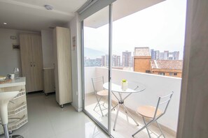 Apartamento, sacada, vista para a cidade (Deluxe Balcony II) | Sacada