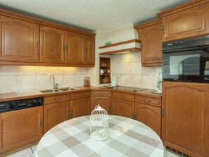 Casa | Cozinha privada | Um frigorífico, um micro-ondas, uma placa de cozinha