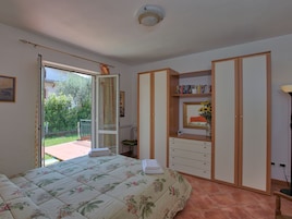 Casa | 2 quartos, ferros/tábuas de passar roupa, individualmente mobiliados