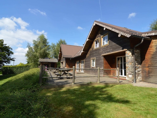 Chalet In Ovifat Near Ski Slopes - Luik