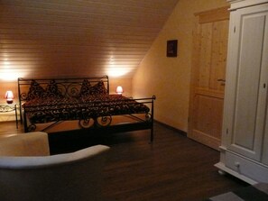 Casa | 2 quartos, com mobília individualizada, roupa de cama fornecida