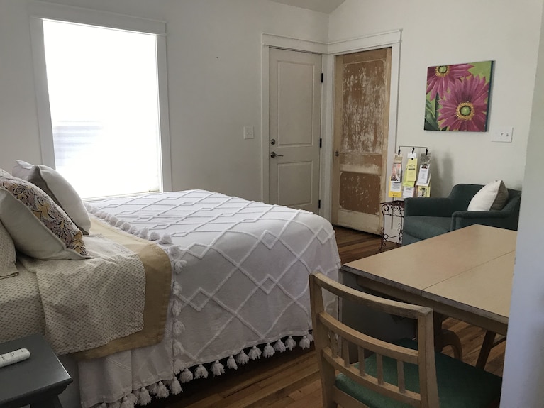 Live Here. Completely Renovated In Desirable Tech Terrace Unit Neighborhood - Lubbock, TX