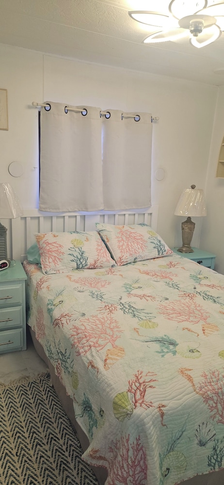 Seas The Day Cottage By The Sea - Stuart, FL