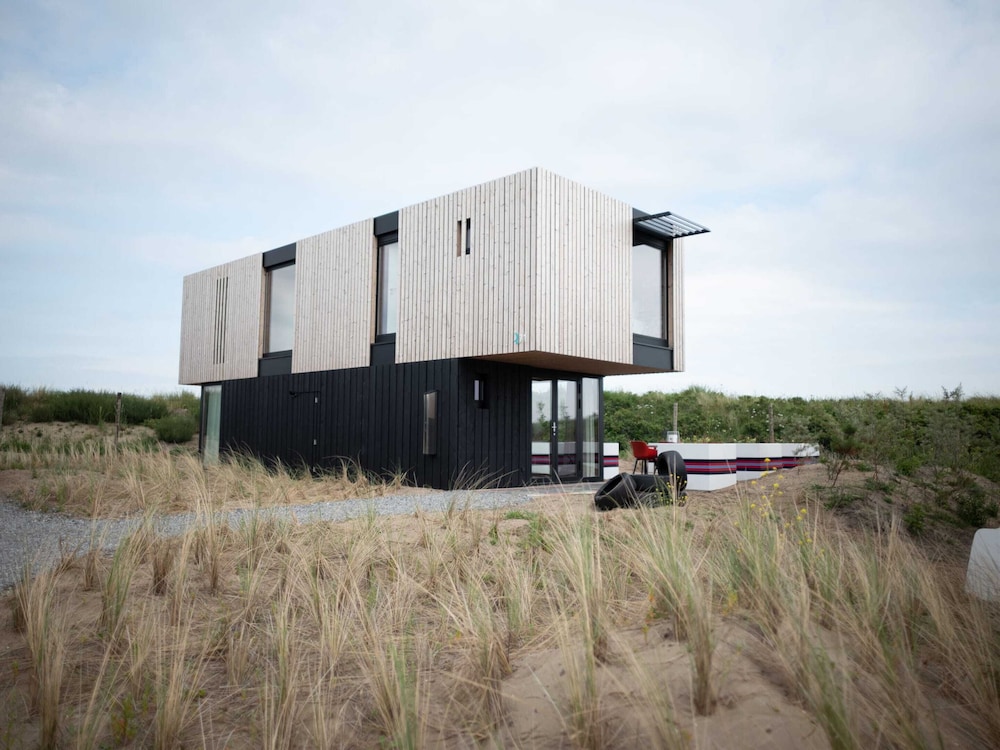 Modern, Trendy F1 Theme Lodge, Near The Sea - Zandvoort