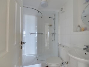 Apartamento | Banheiro | Chuveiro, toalhas de banho