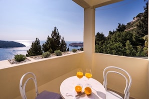Apartamento (1 Bedroom Apt with Balcony n Sea View) | Varanda