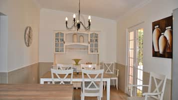 Villa | Restaurantes