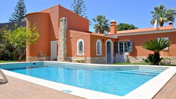 Villa | Piscina | Piscina interior, piscina exterior