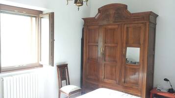 Casa | 2 quartos, com mobília individualizada, roupa de cama fornecida