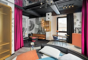 Suite (Play Room) | Edredões de penas, cofre no quarto, secretária, Wi-fi grátis