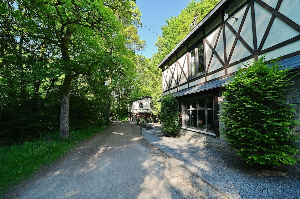 Lovely Holiday Home In Marche-en-famenne With Hot Tub - Marche-en-Famenne