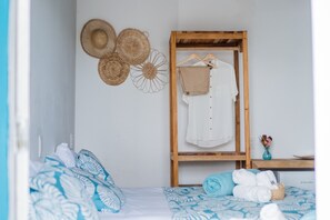 Quarto casal ou duplo básico, acessível | Frigobar, individualmente decorados, individualmente mobiliados