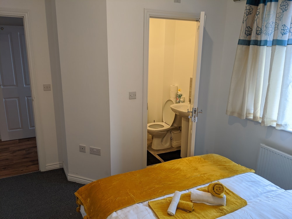 Modern Apartment With Parking/ En-suite/ Wifi/ Netflix - Coventry