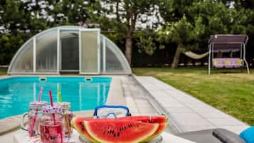 Villa | Piscina | Piscina interior, piscina exterior