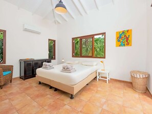 Villa | 5 quartos, com mobília individualizada, roupa de cama fornecida 