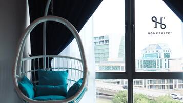 Apartamento conforto | Área de estar | TV LED, serviços de streaming