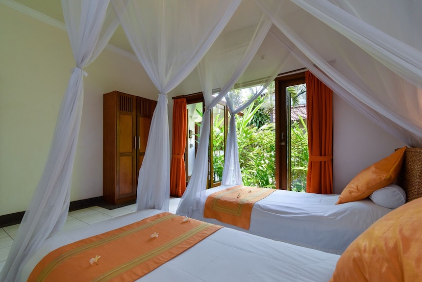 Villa Kupu Kupu - Beachfront Villa In East Part Of Norther Bali - Bali