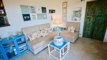 Villa, 3 quartos | Sala de estar | TV de ecrã plano