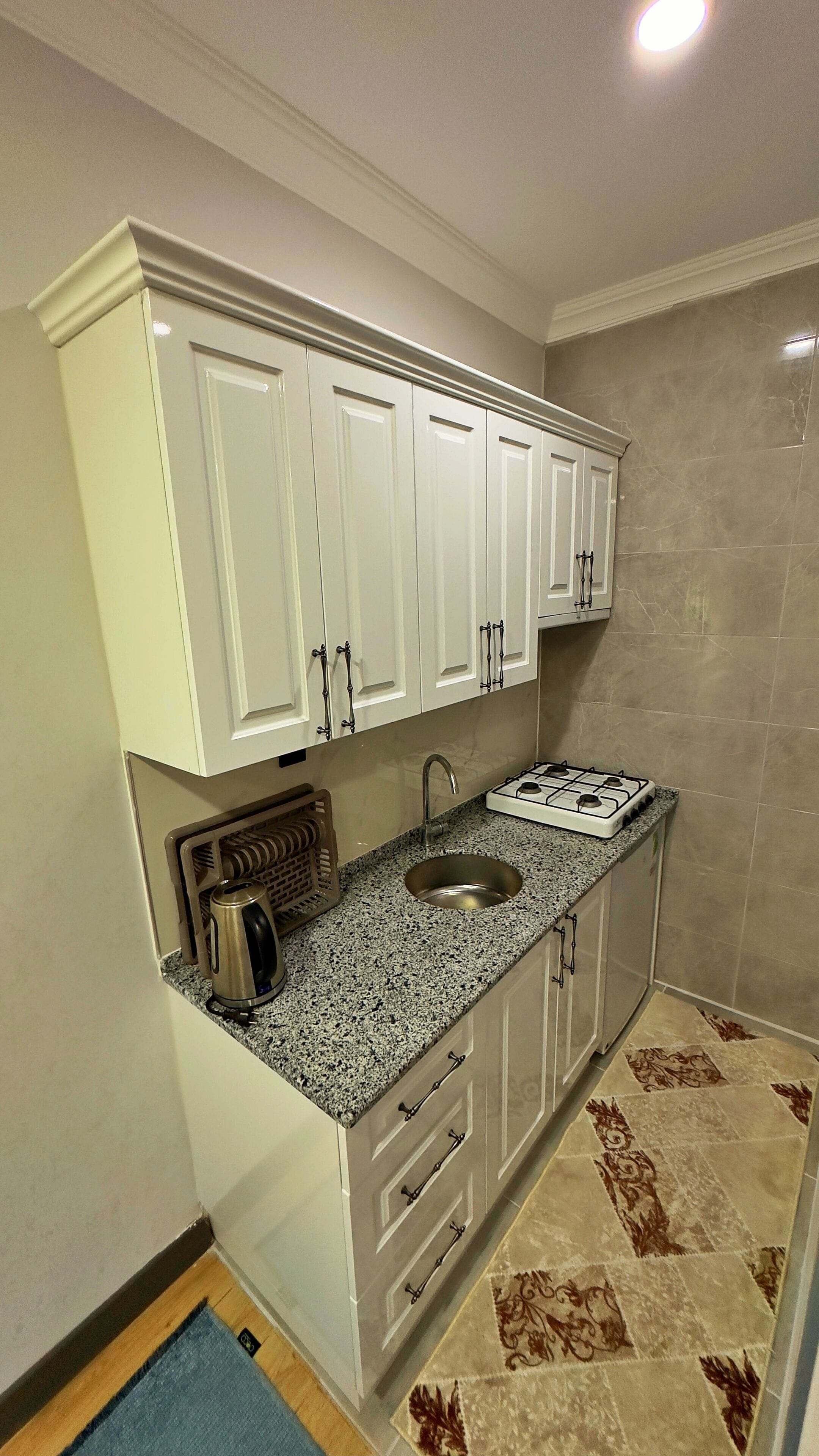 Vila luxo | Cozinha privada | Geladeira, cooktop, chaleira elétrica, cadeirão de bebê