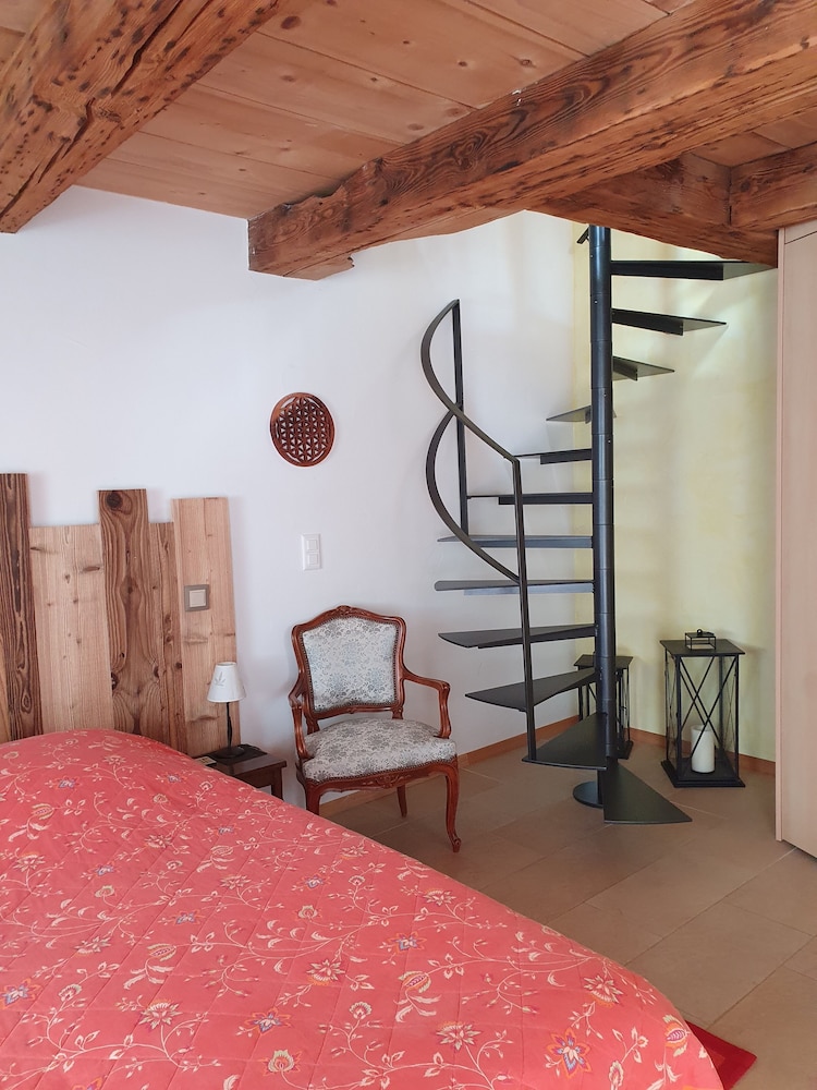 Maisonnette Avec Terrasse Et Couvert à Voiture - Saint-Ursanne