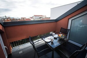 Estúdio, varanda, vista para o jardim | Varanda