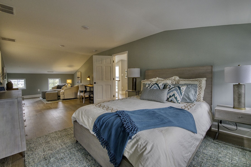 New Heated Pool! Ocean View! 1.5 Blocks To Beach! - New Jersey