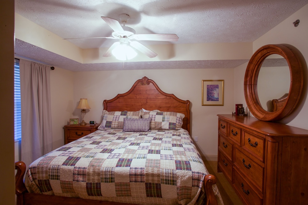 Convenient Creekside Condo With Large Wrap Around Balcony, Close To Everything! - Gatlinburg, TN