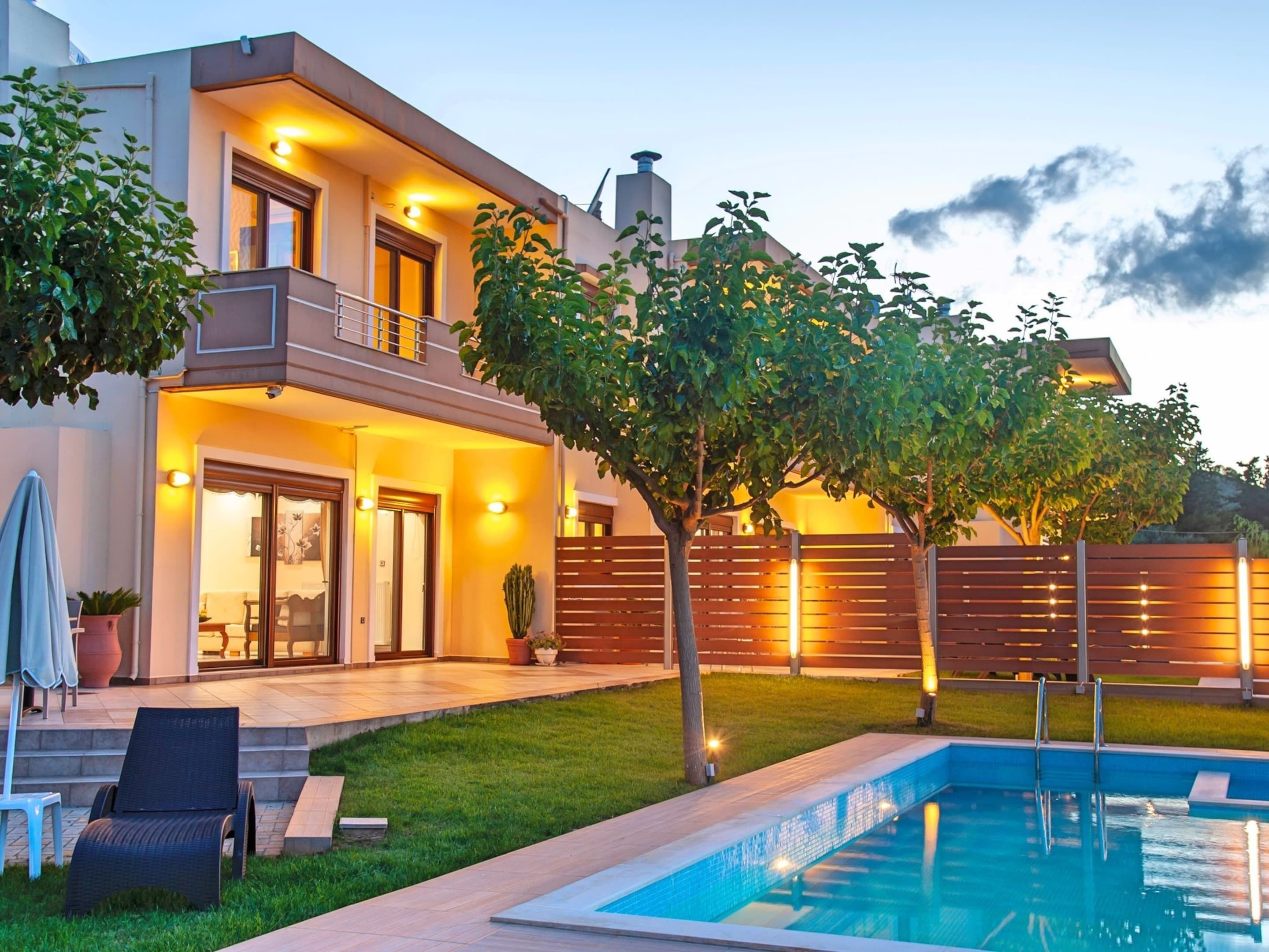 Vila | Piscina | Piscina interna, piscina externa