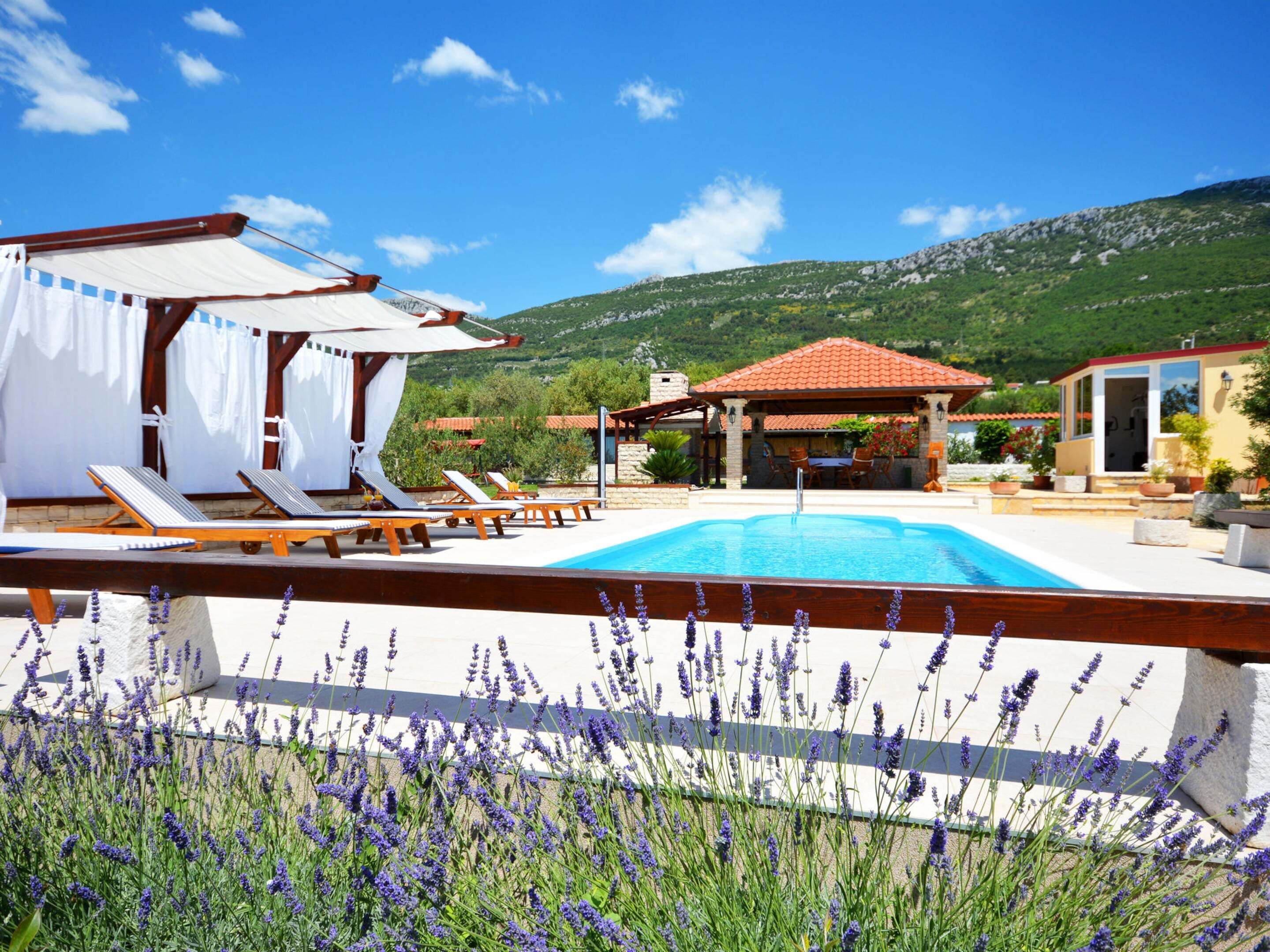 Villa | Piscina | Piscina interior, piscina exterior 