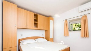 Casa | 1 quarto, berço de viagem, com mobília individualizada
