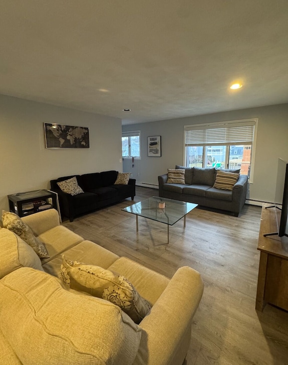 Simple And Clean Living By The Beach! - Rhode Island