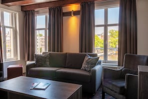 Apartamento (1 Twin Bed 1 Sofabed) | Sala | TV de ecrã plano 