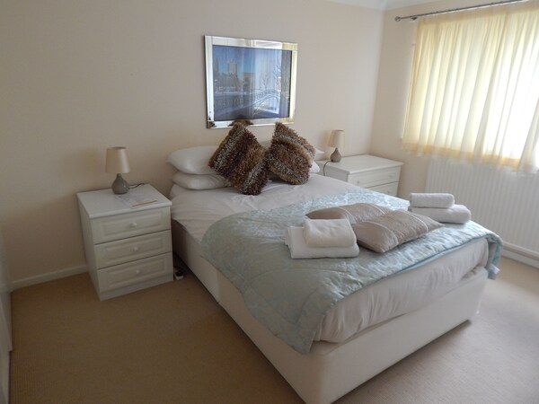 Cherry Palace 3 Bd Parking Spaces Groups - Cambridge