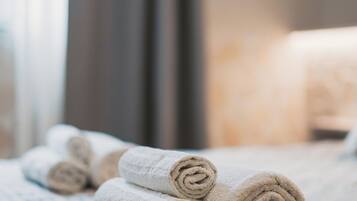 Quarto Duplo Comfort, Vista para a cidade (Trullo) | Camas de colchão pillowtop, minibar, secretária