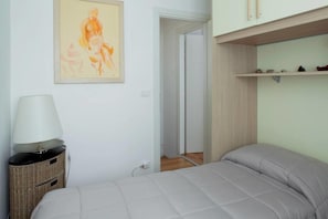 Duplex, 2 quartos | Ferros/tábuas de passar roupa, Wi-Fi de cortesia, roupa de cama