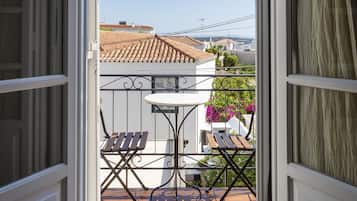 Quarto casal luxo, vista parcial para o mar | Sacada