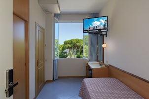 Quarto solteiro | Cofres nos quartos, Wi-Fi de cortesia, roupa de cama