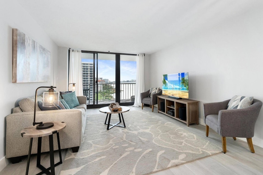 Updated Stunning Southern Beach Views; Heated Pool & Wifi ~Walk To Dining & Shops - Caribe