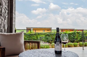 Suíte estúdio presidencial, 1 quarto, vista para a piscina, ao lado da piscina | Roupas de cama premium, frigobar, cofres nos quartos