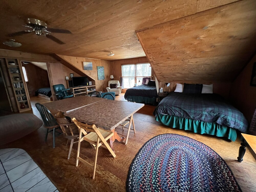 Whiterock Conservancy - Woodland Carriage House - アイオワ州