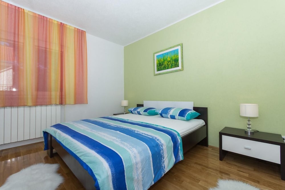 Ferienwohnung Okrug Gornji Für 1 - 8 Personen Mit 3 Schlafzimmern - Reihenhaus - Trogir