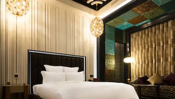 Quarto casal superior | Frigobar, escrivaninha, cortinas blackout, Wi-Fi de cortesia