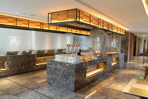 Pequeno-almoço tipo buffet diário (58 CNY por pessoa)